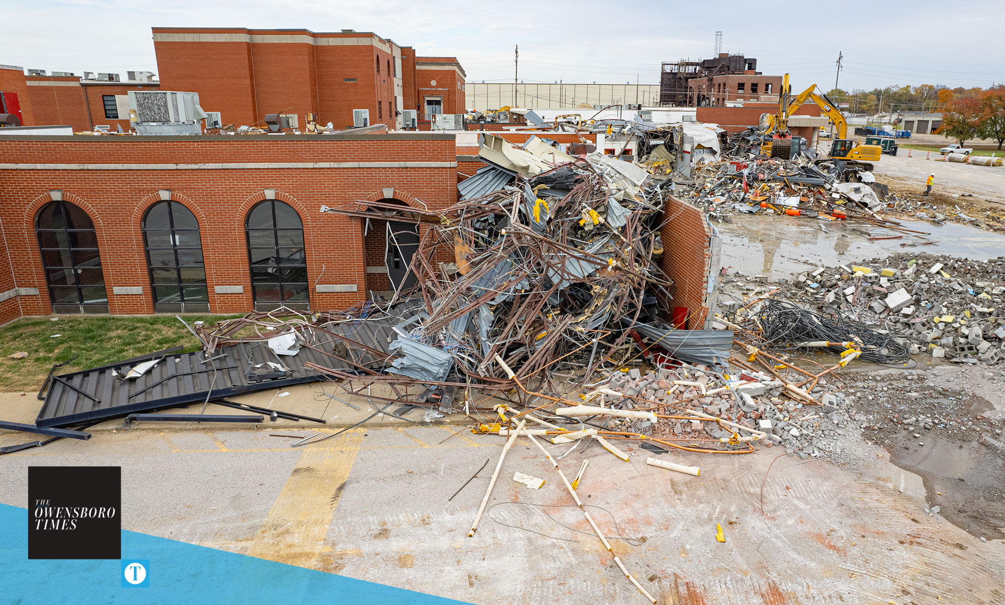 PHOTOS: Former DCMS building being torn down - The Owensboro Times